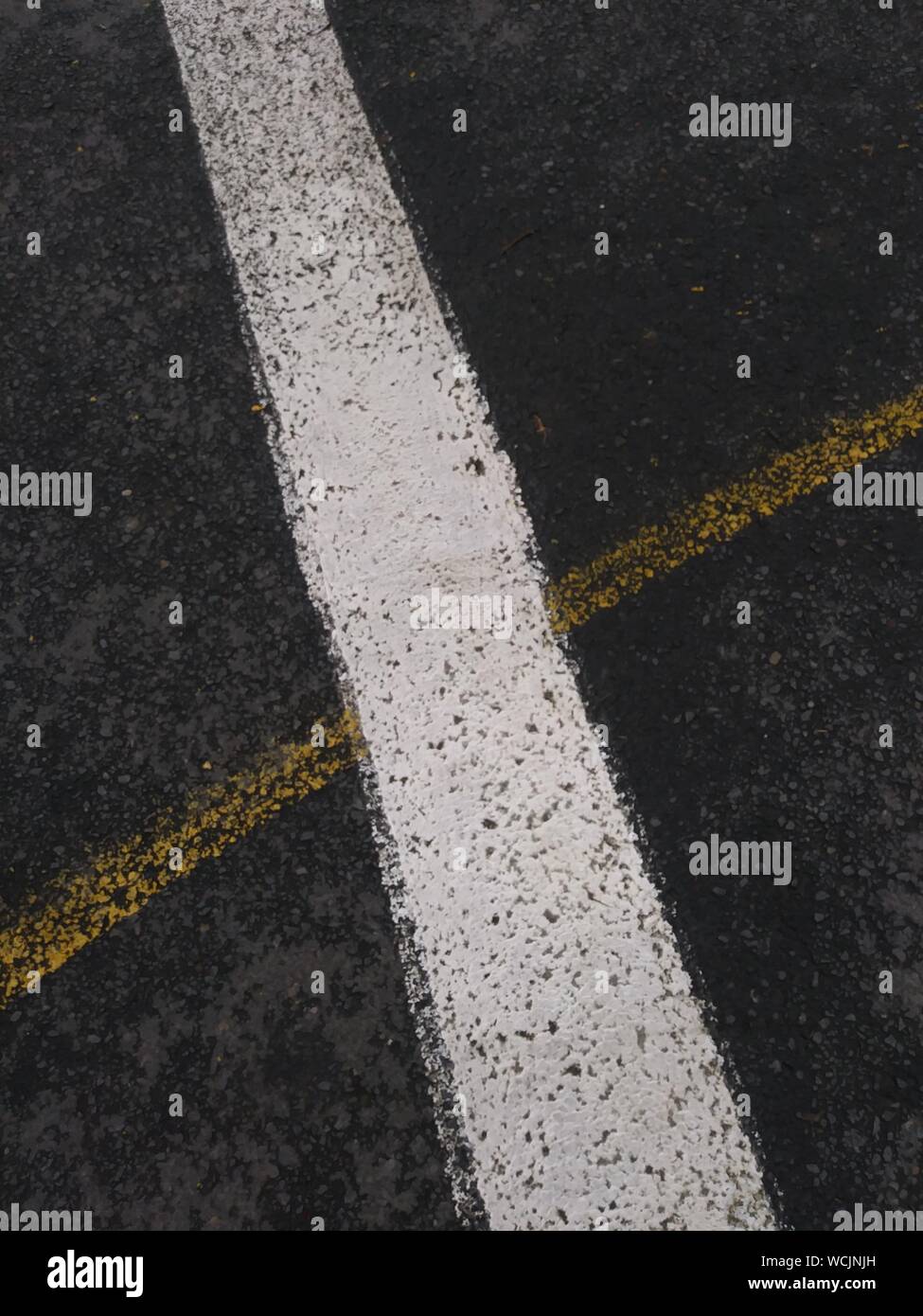 White road line hi-res stock photography and images - Alamy