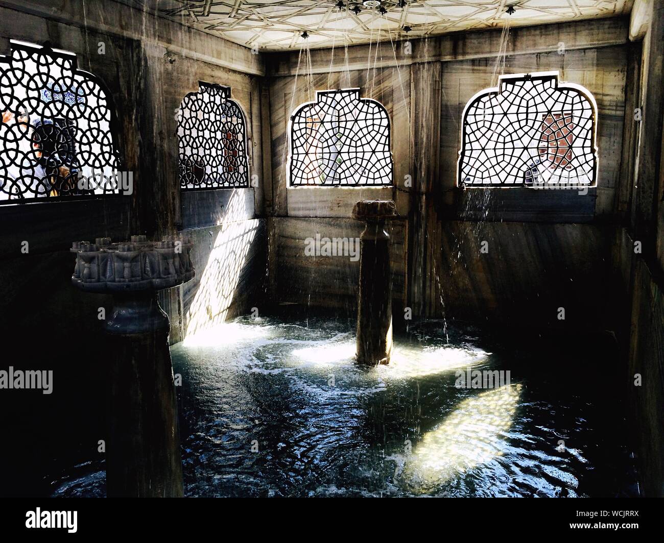 Fountain and blue mosque hi-res stock photography and images - Alamy