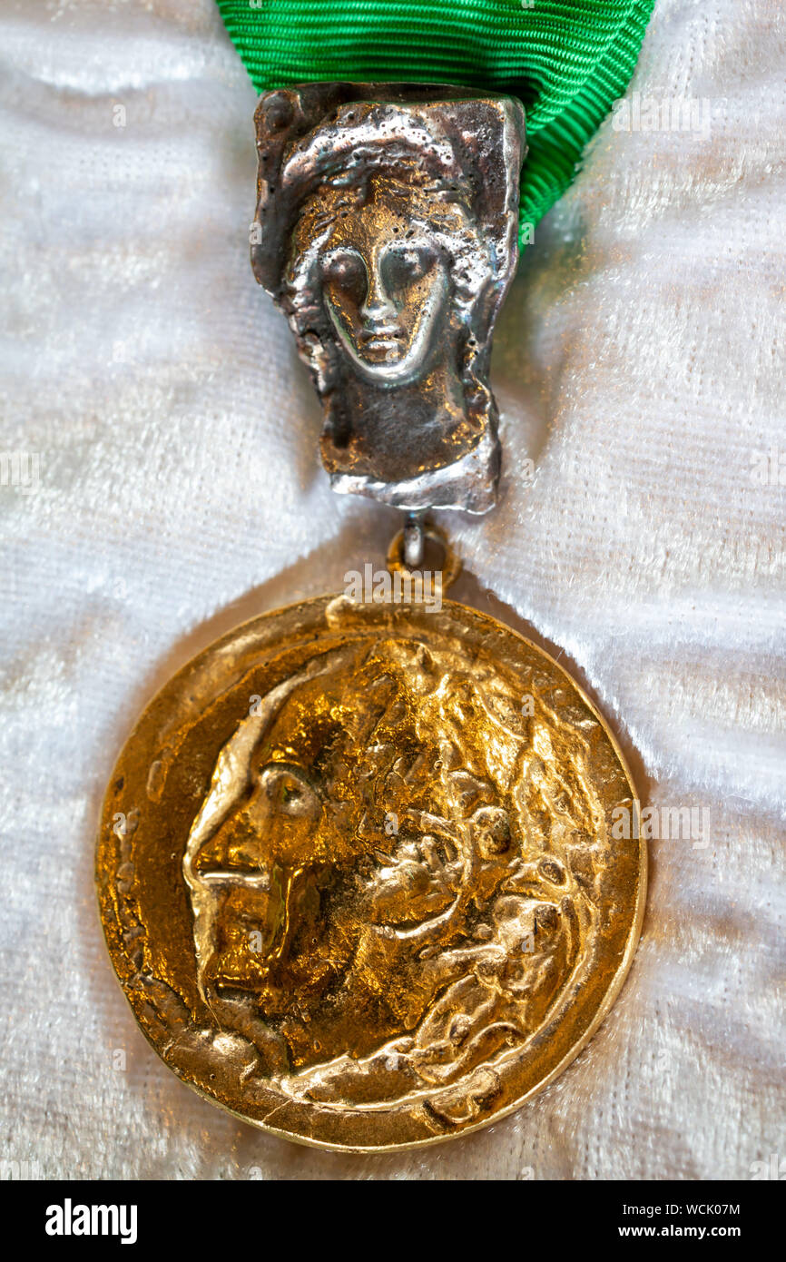 Weimar, Germany. 28th Aug, 2019. A Goethe medal lies in a box after it ...