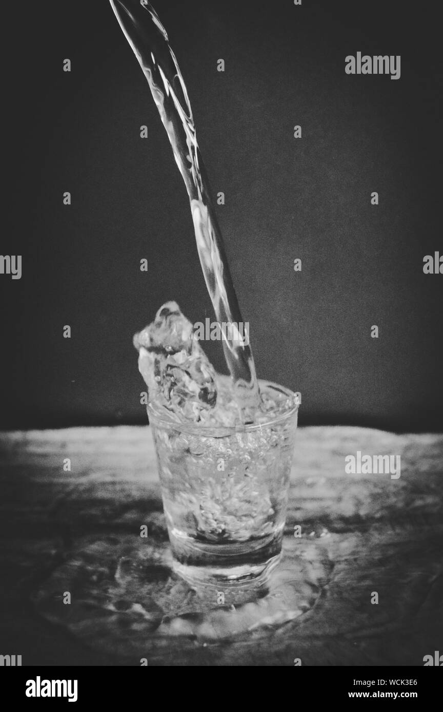 Frozen ice pouring hi-res stock photography and images - Alamy