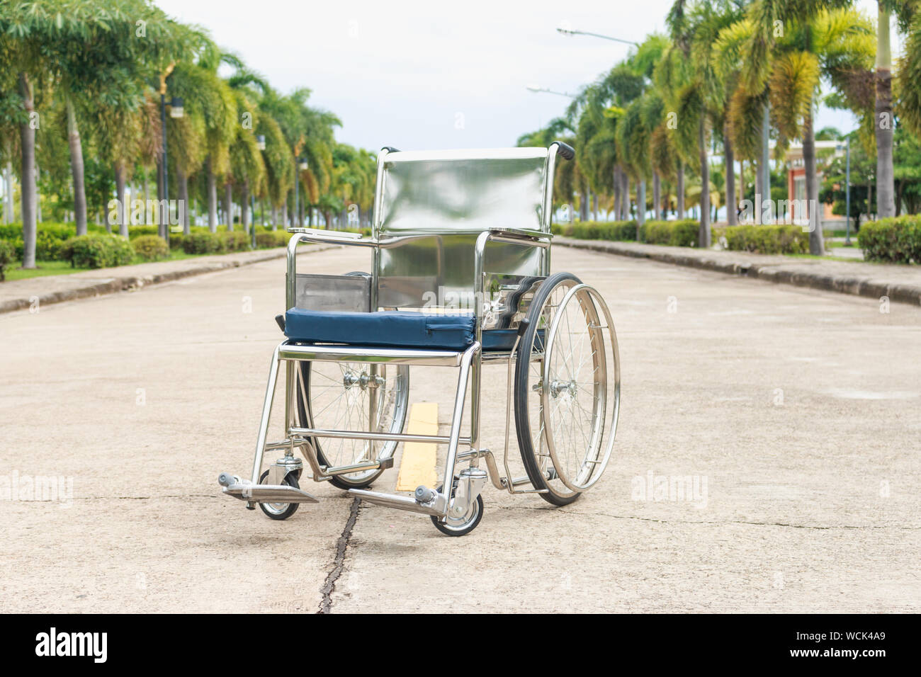 Row of wheelchair hi-res stock photography and images - Alamy