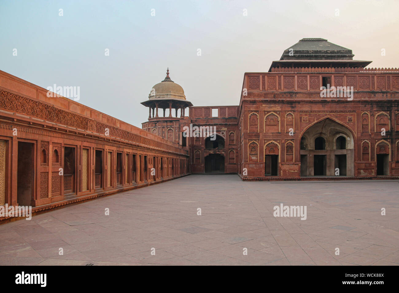 Empty courtyard at the red sandstone Red Fort, Agra, Uttar Pradesh ...