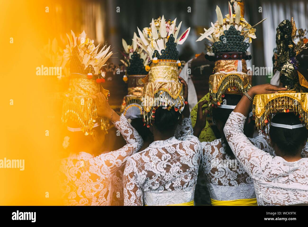 Bali traditional clothing hi-res stock photography and images - Alamy