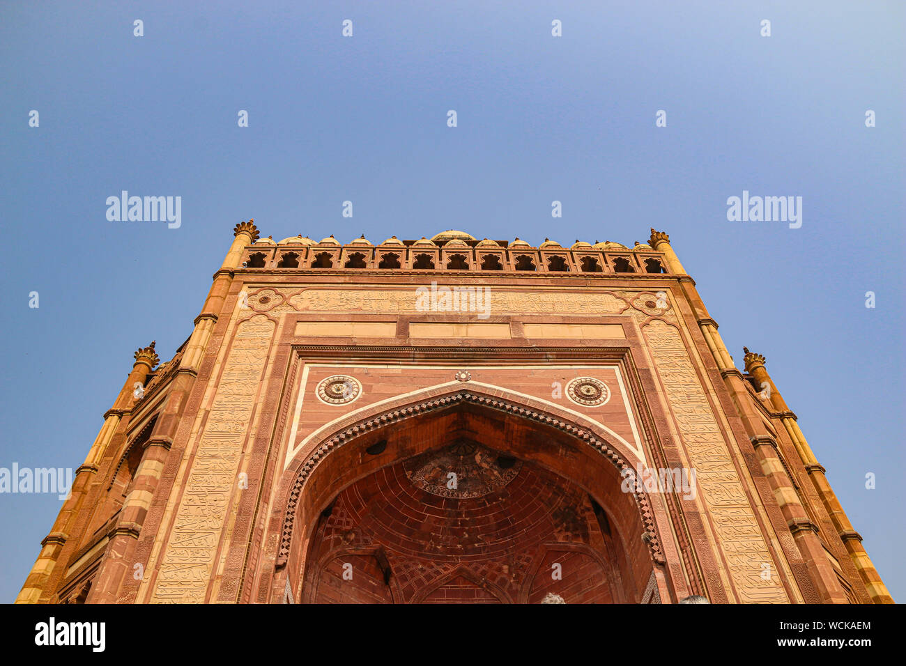 The magnificent entrance gate of Buland Darwaza and the Fatehpur Sikri ...