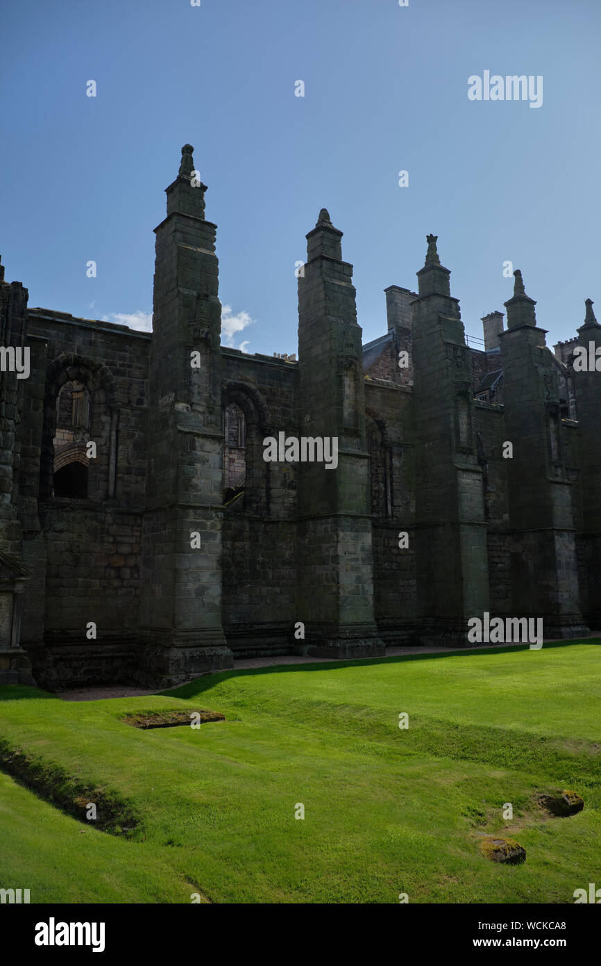 Palace of holyroodhouse garden hi-res stock photography and images - Alamy