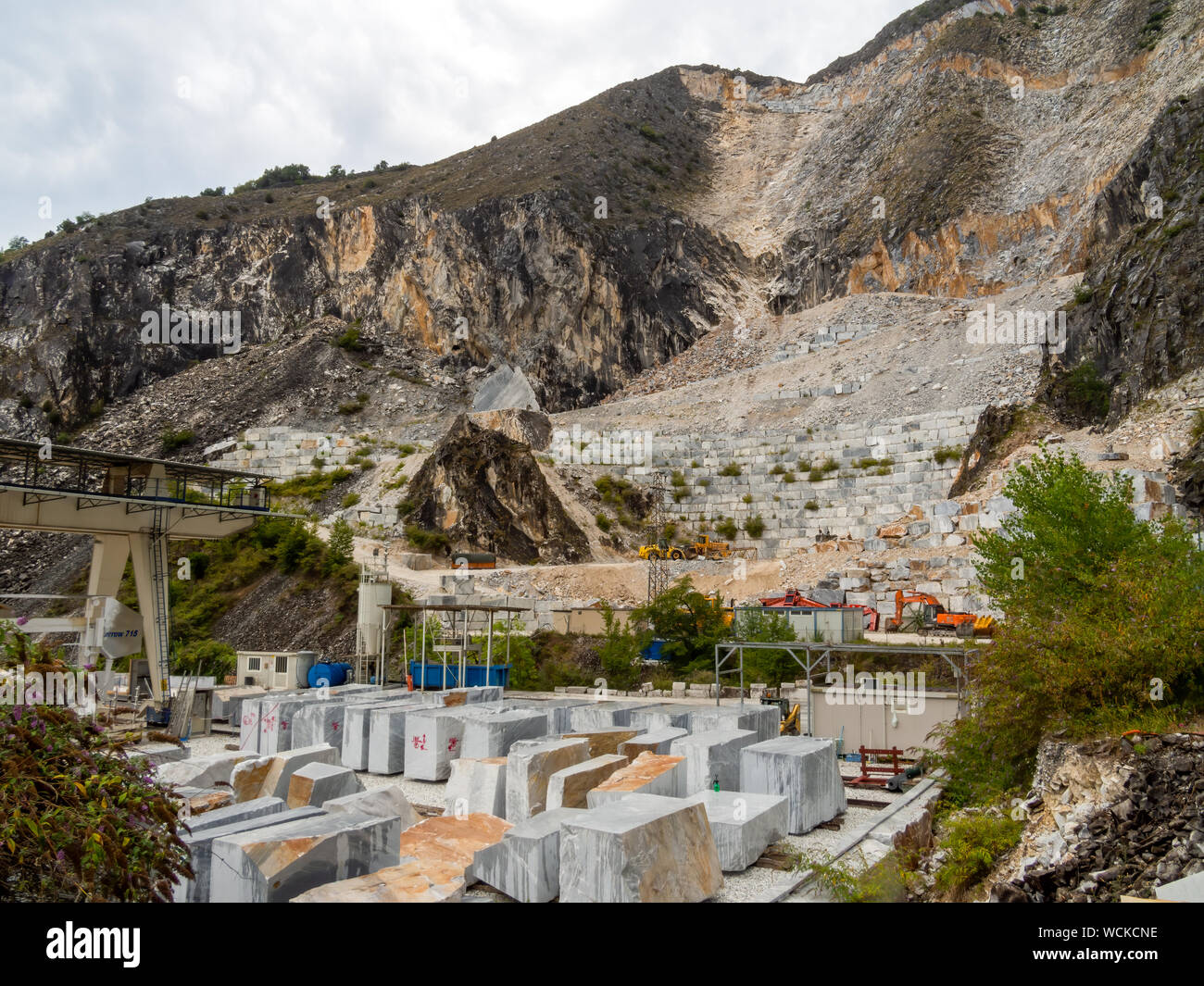 Carrara marble quarry hi-res stock photography and images - Alamy