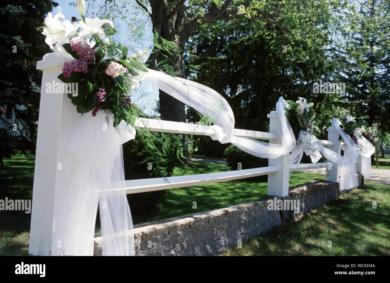 New England floral wedding display on white fence Stock Photo - Alamy