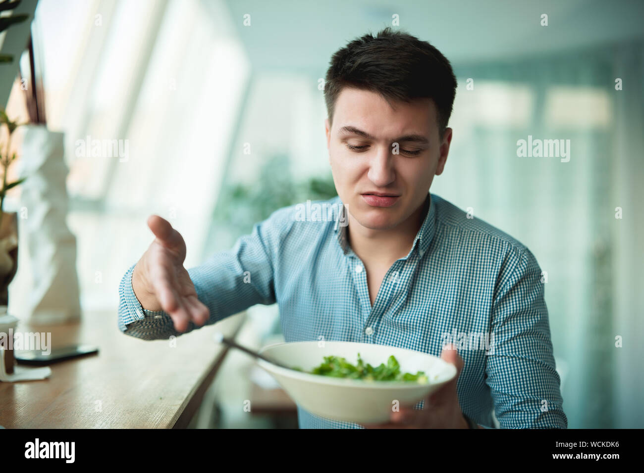 Restaurant bad waiter hi-res stock photography and images - Alamy