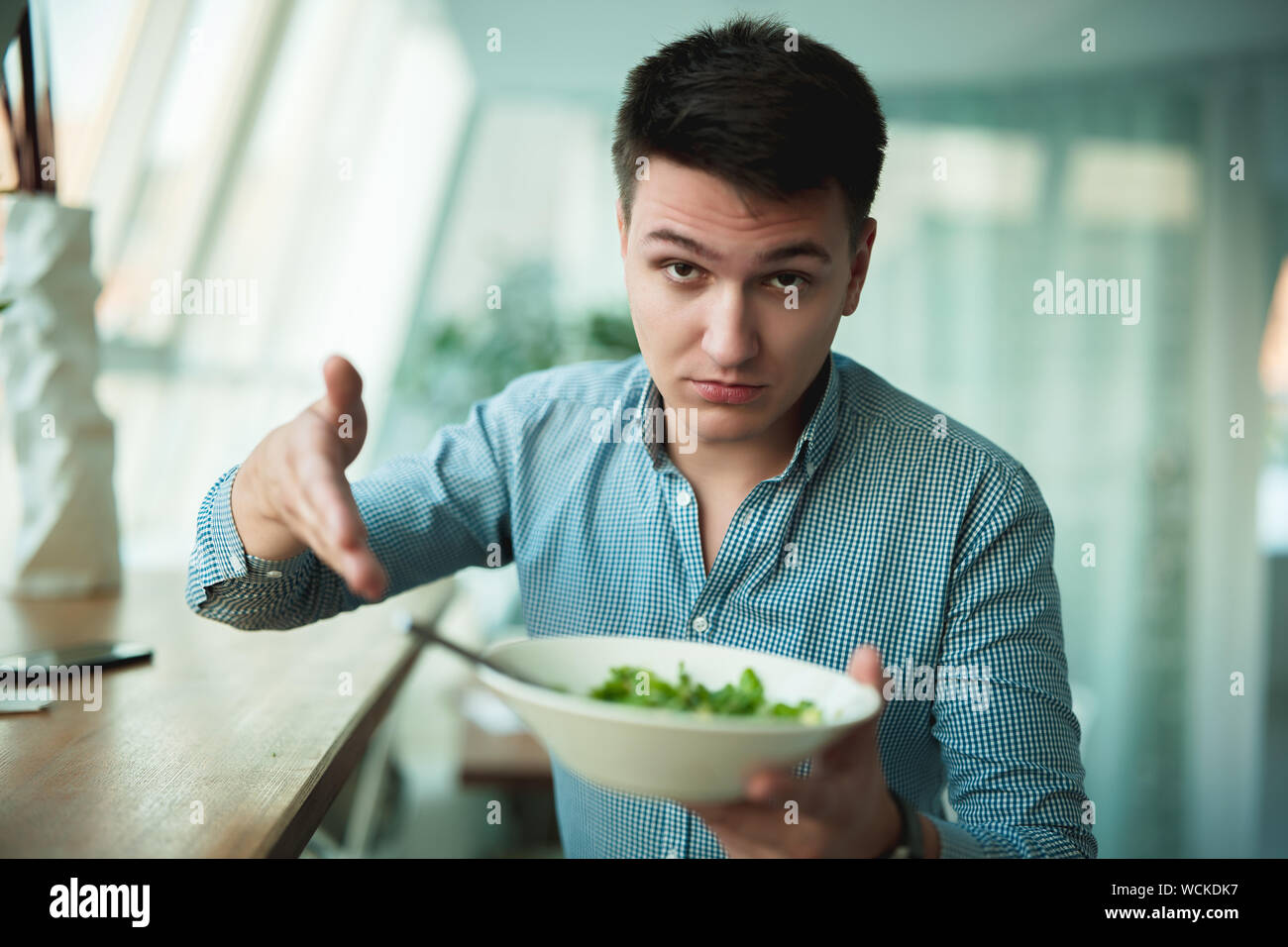Waiter bad service hi-res stock photography and images - Alamy