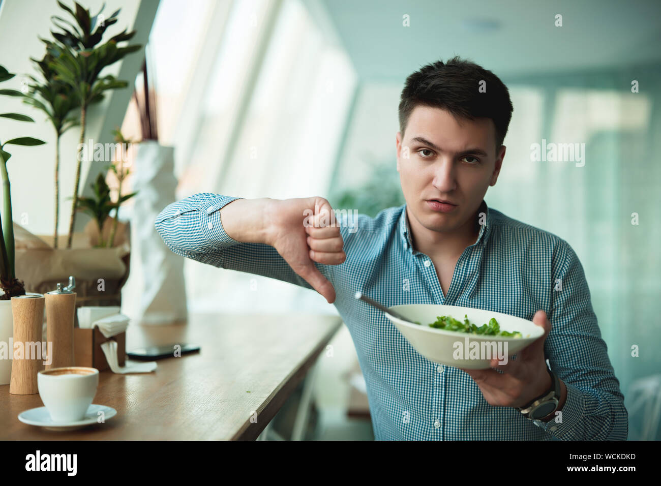 Waiter bad service hi-res stock photography and images - Alamy