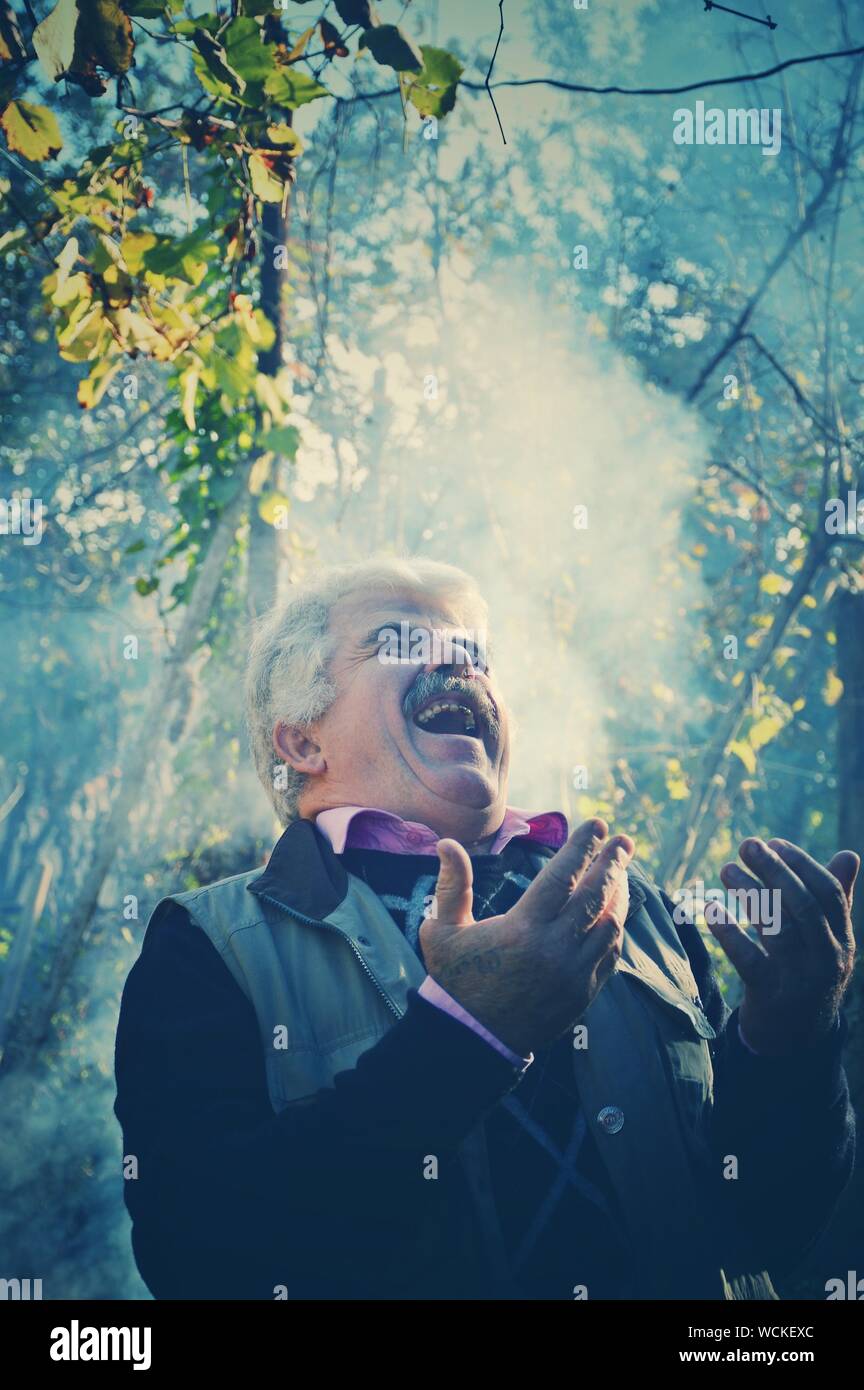 Senior men smiling hi-res stock photography and images - Alamy