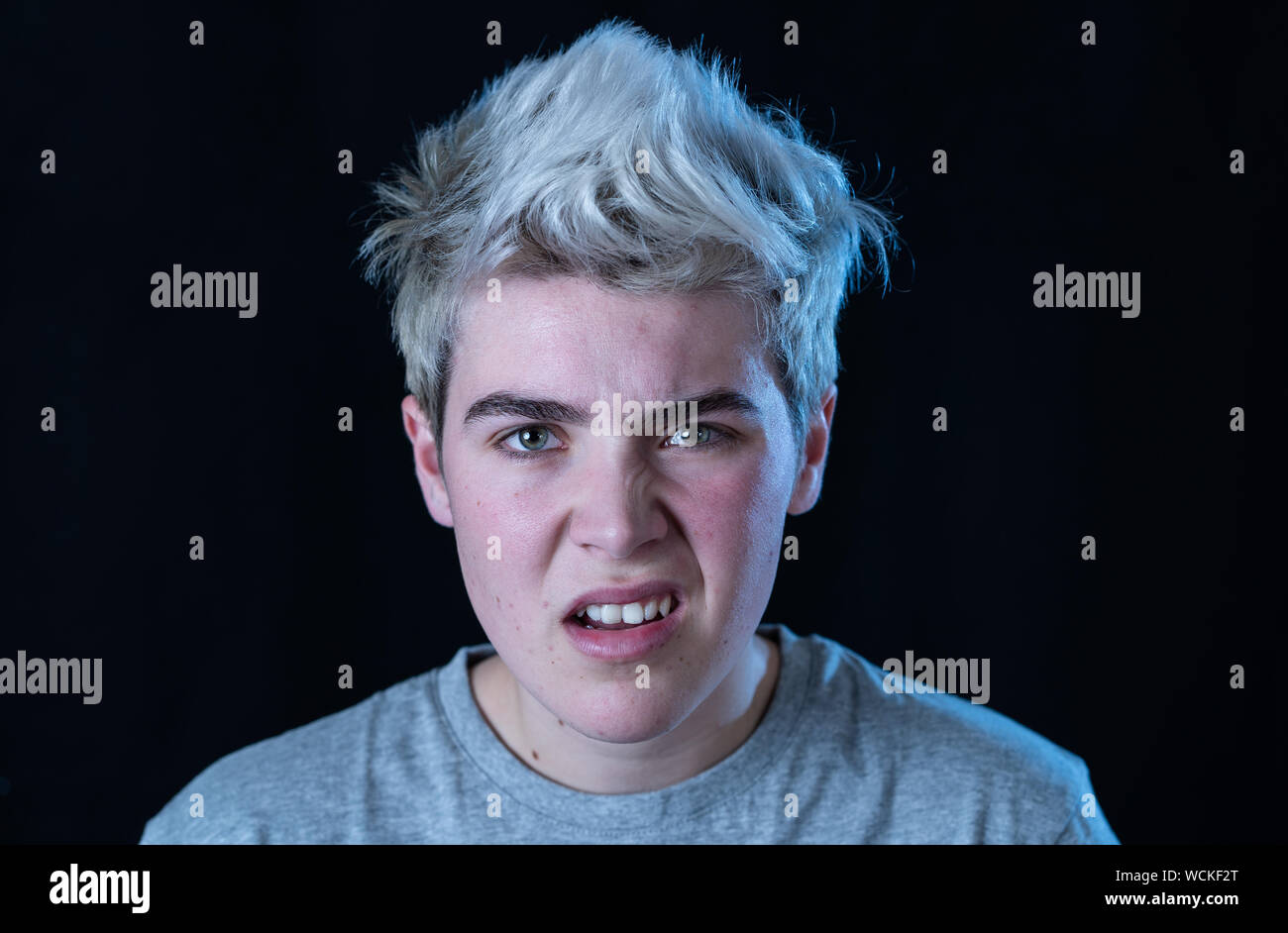 Boy looking confused hi-res stock photography and images - Alamy