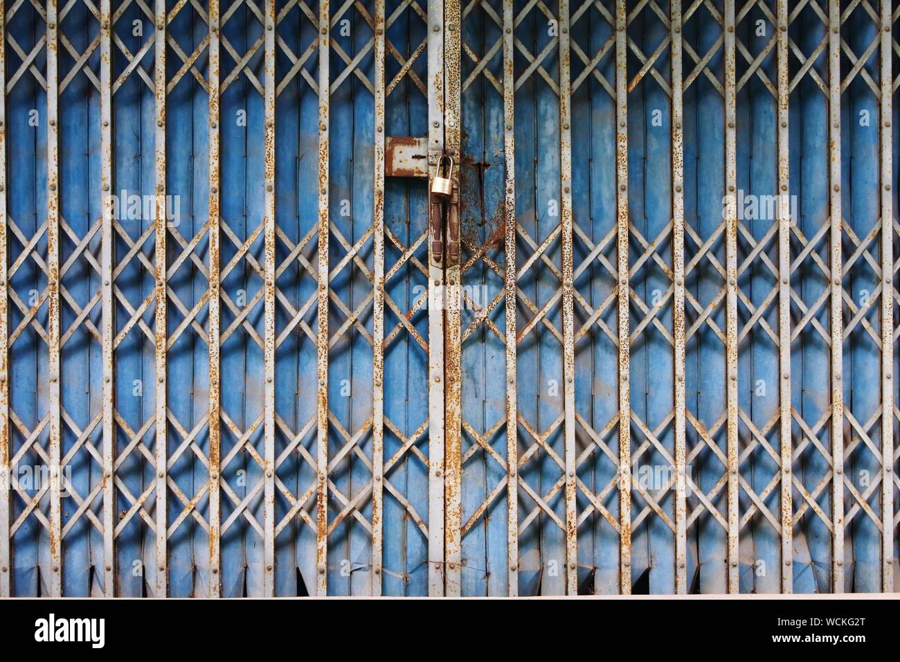 Rusty metal shutters hi-res stock photography and images - Alamy