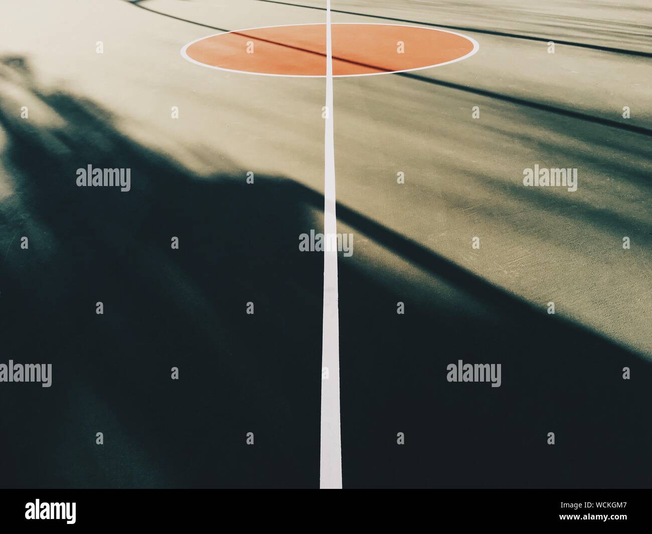 Empty basketball hi-res stock photography and images - Alamy