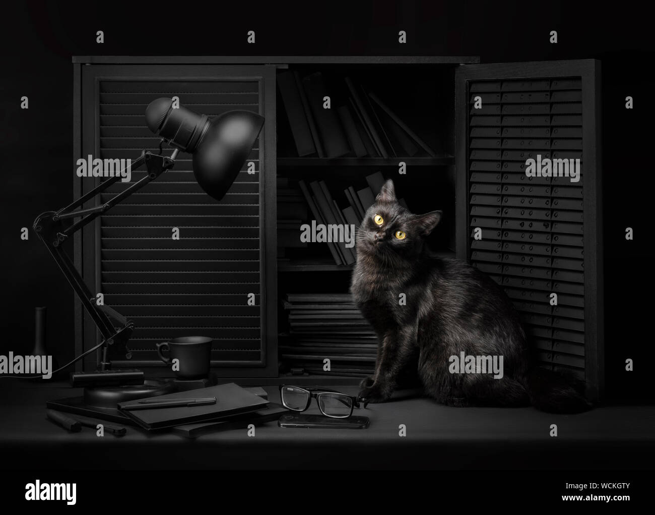 Study table top hi-res stock photography and images - Alamy