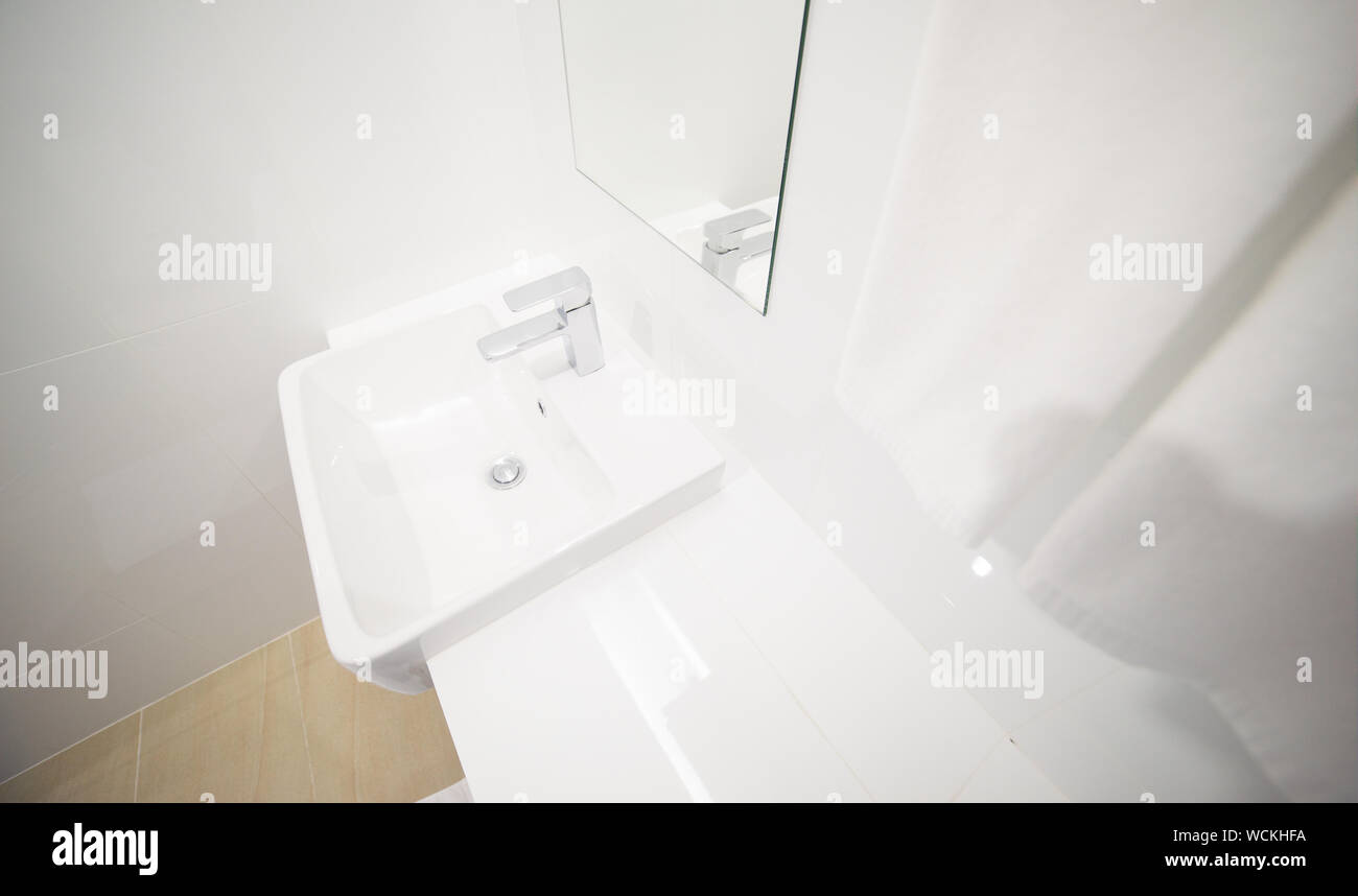 Ceramic sink hi-res stock photography and images - Alamy