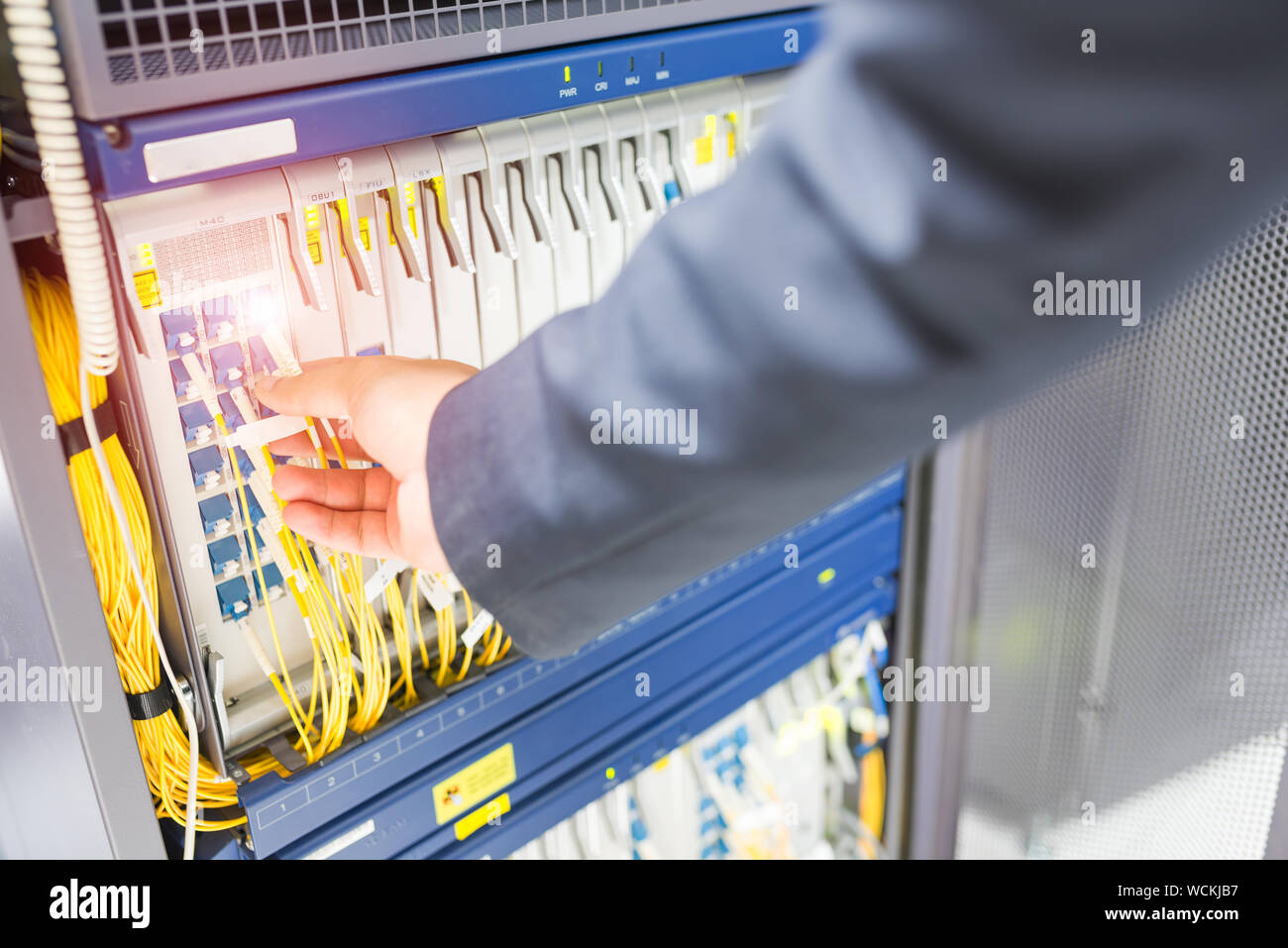 Pulling technology hi-res stock photography and images - Alamy