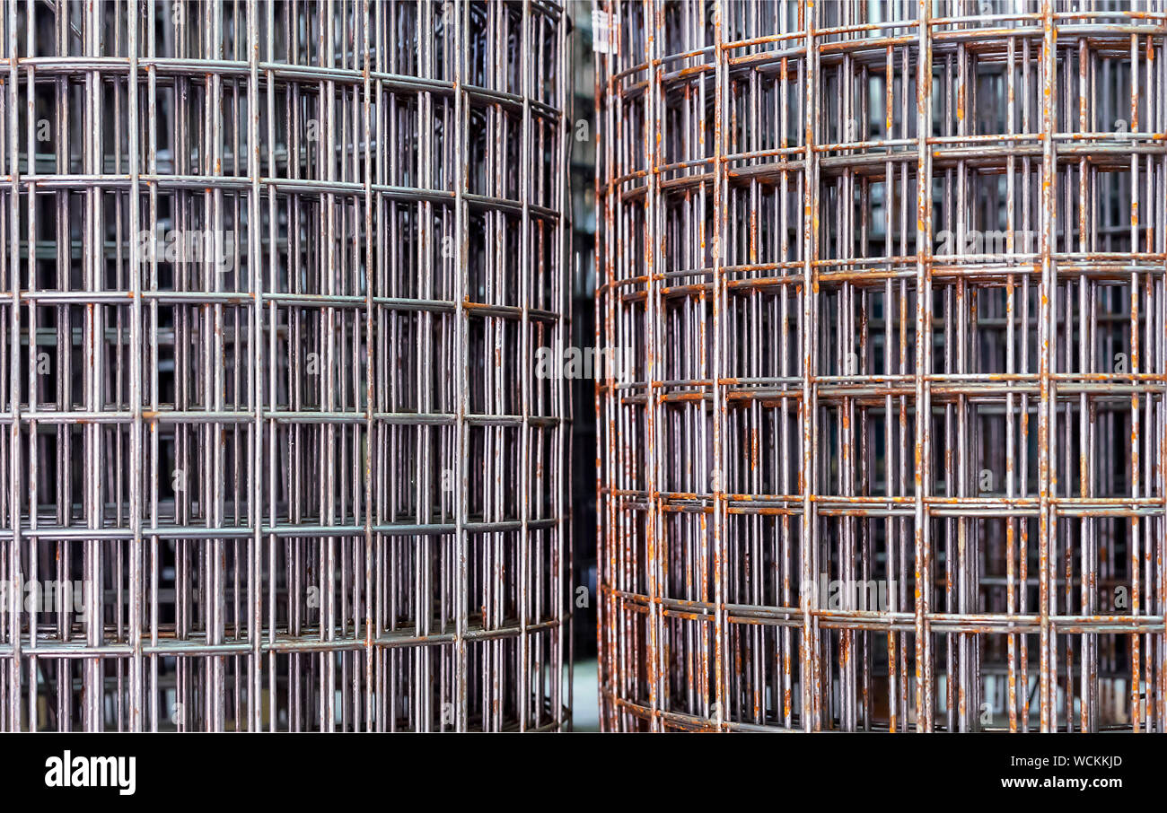 Reinforcing mesh in rolls to strengthen the concrete at the ...