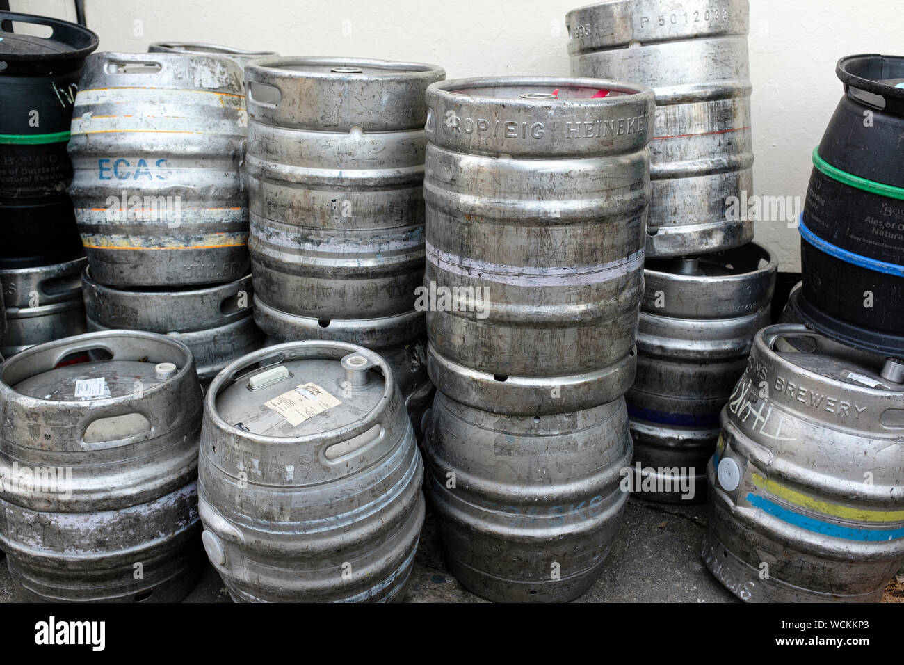 Empty bar beer hipster hi-res stock photography and images - Alamy