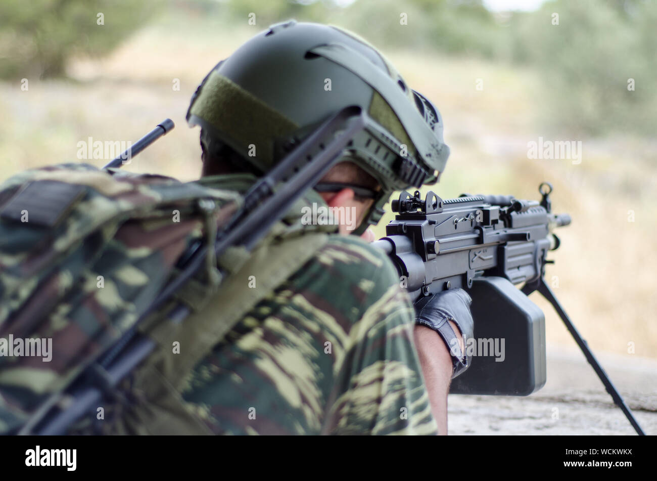 Man shooting a rifle hi-res stock photography and images - Alamy