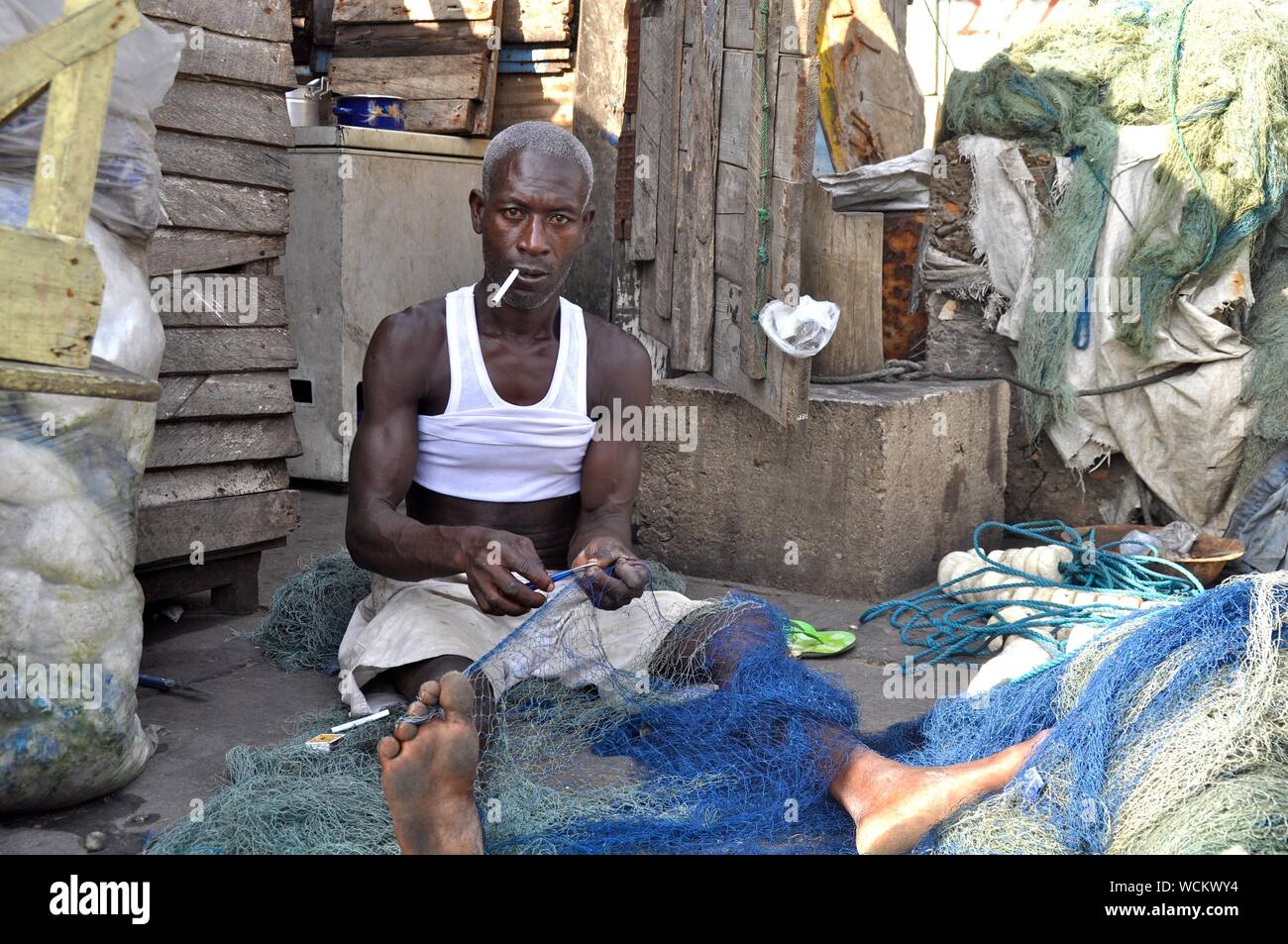 Cutting net hi-res stock photography and images - Alamy