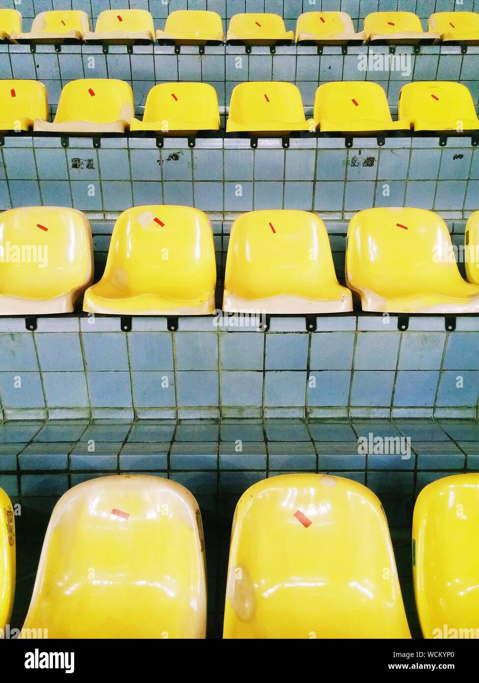 Empty yellow hi-res stock photography and images - Alamy