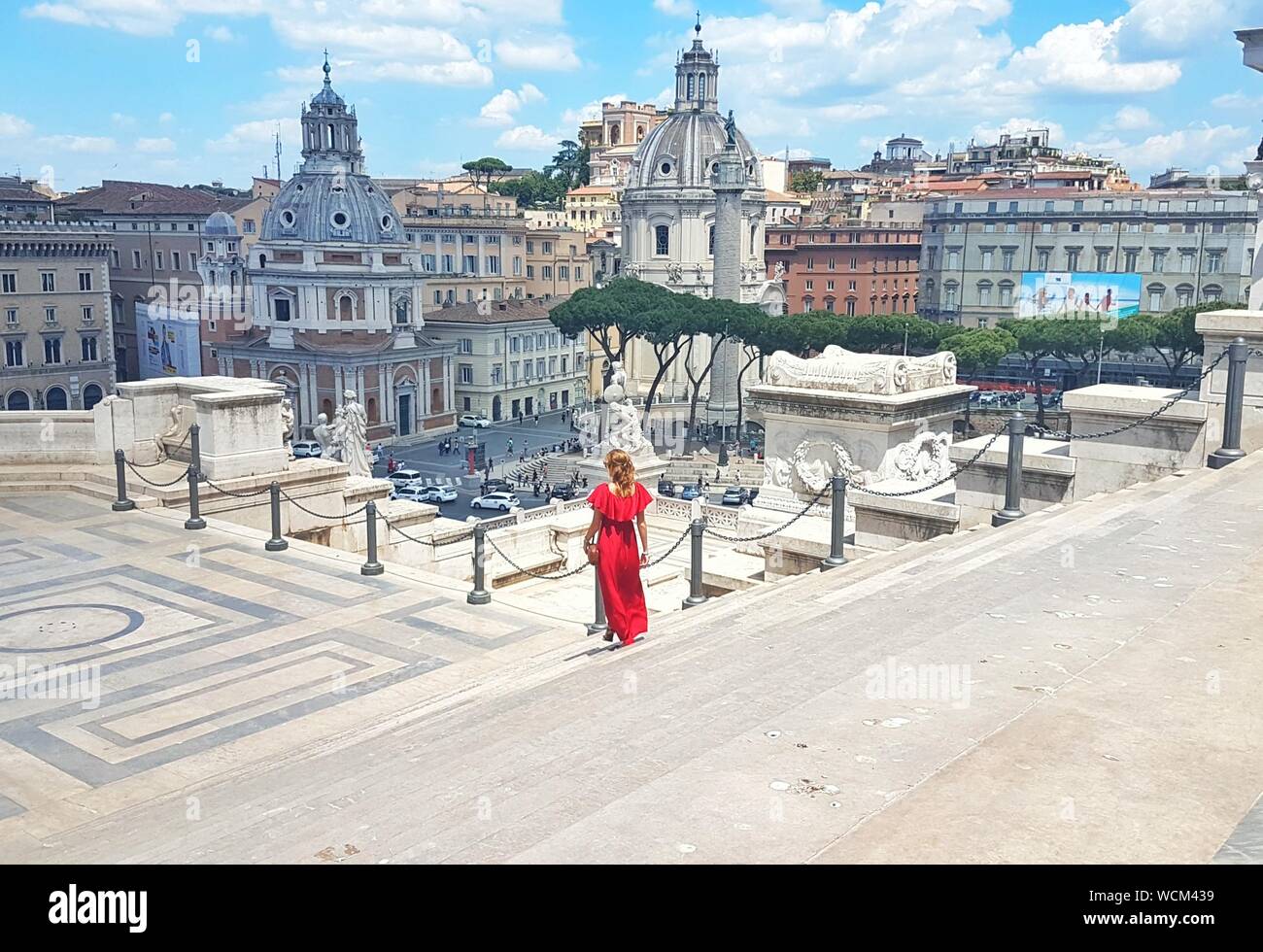 Woman in rome hi-res stock photography and images - Alamy