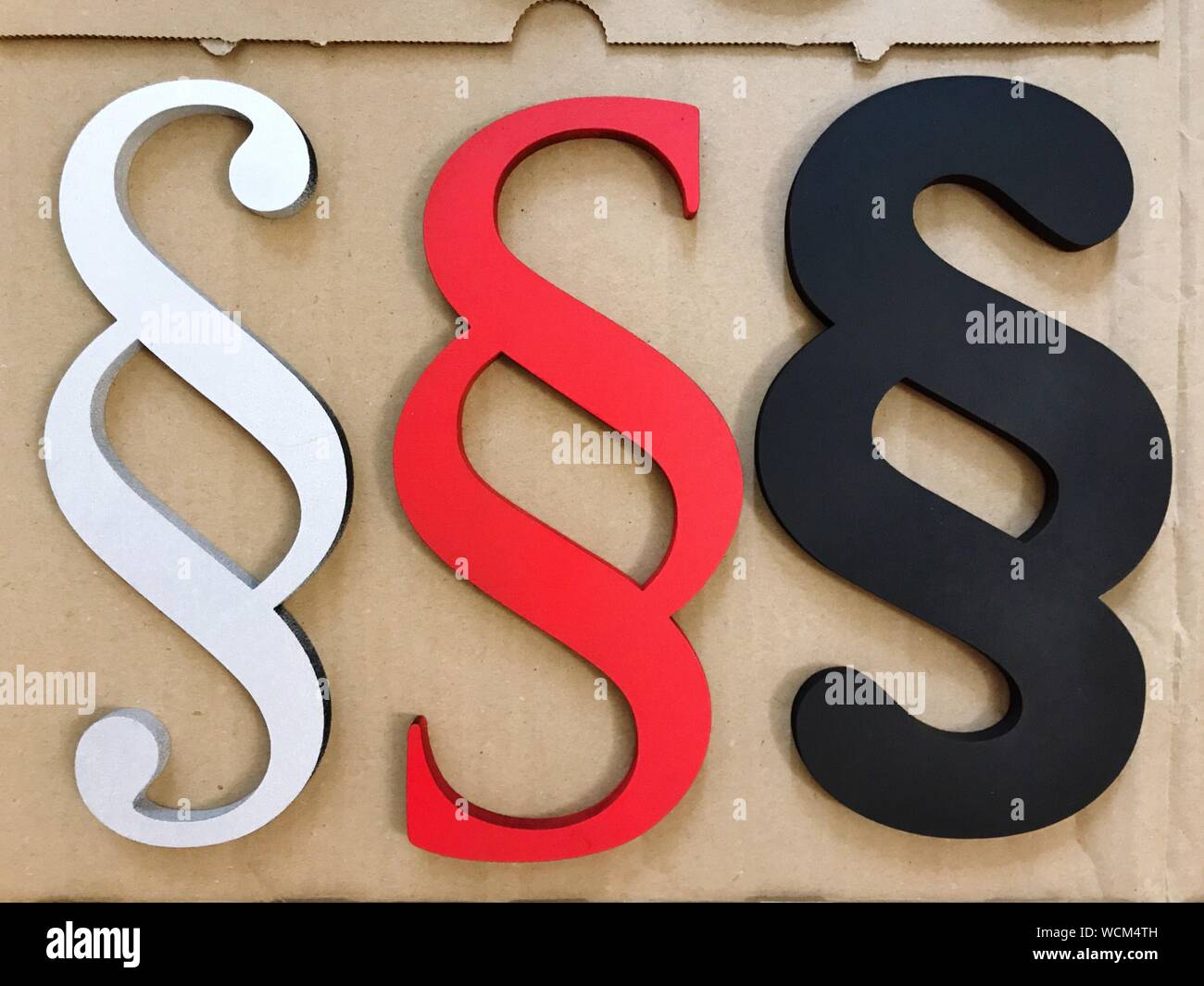 Signs of cardboard hi-res stock photography and images - Alamy