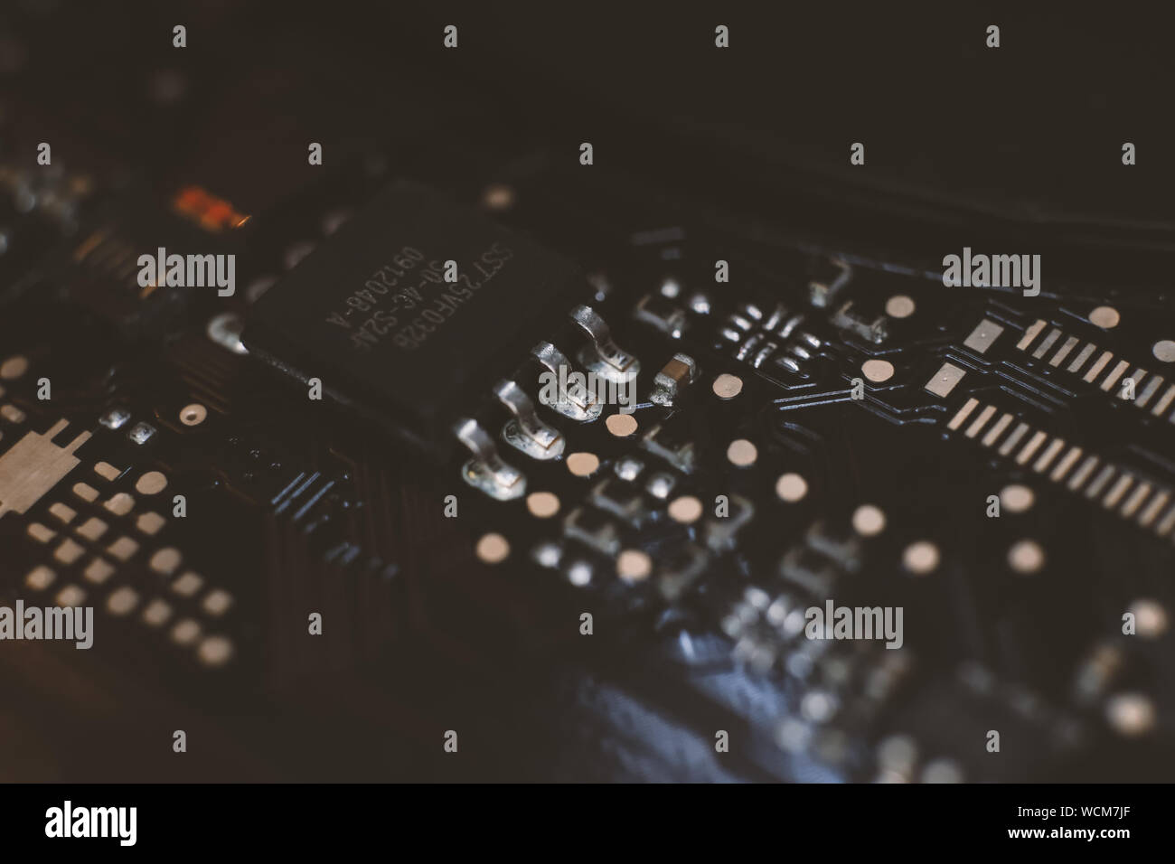 Microchip manufacture hi-res stock photography and images - Alamy