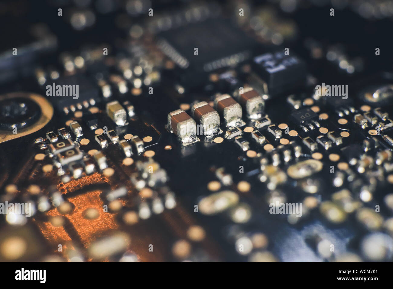 Microchip manufacture hi-res stock photography and images - Alamy