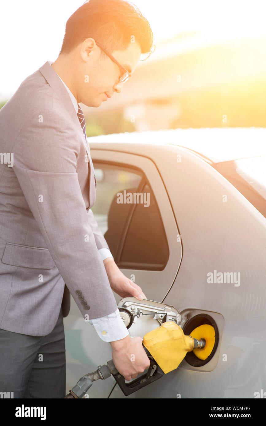 Man filling up car with gas hi-res stock photography and images - Alamy