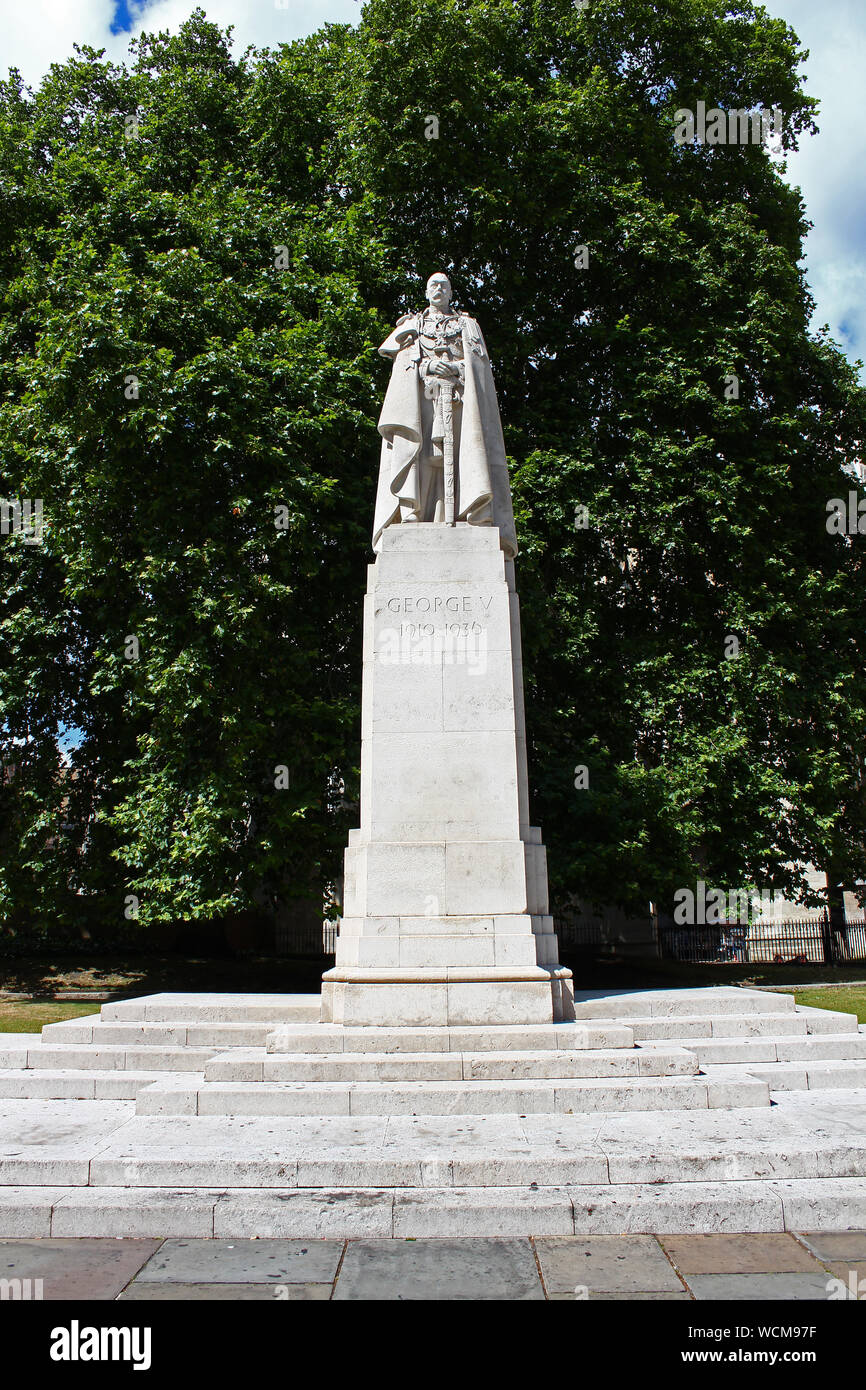 The monument in London city, England Stock Photo - Alamy