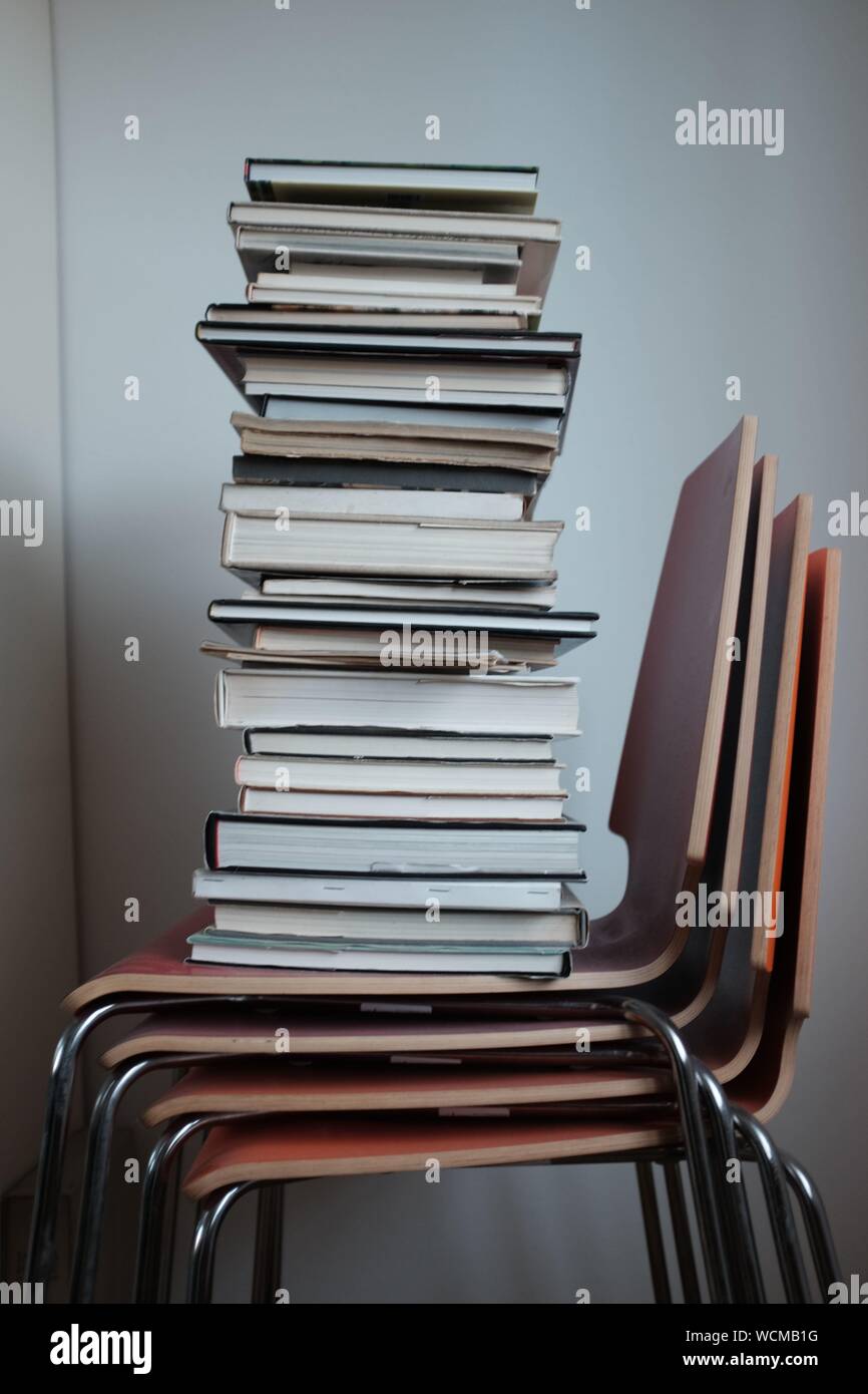 Books on chair hi-res stock photography and images - Alamy