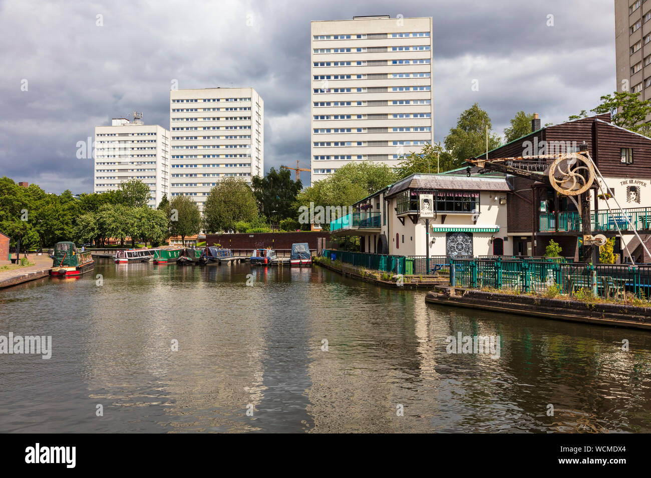 Birmingham uk canalside pub canal hi-res stock photography and images ...