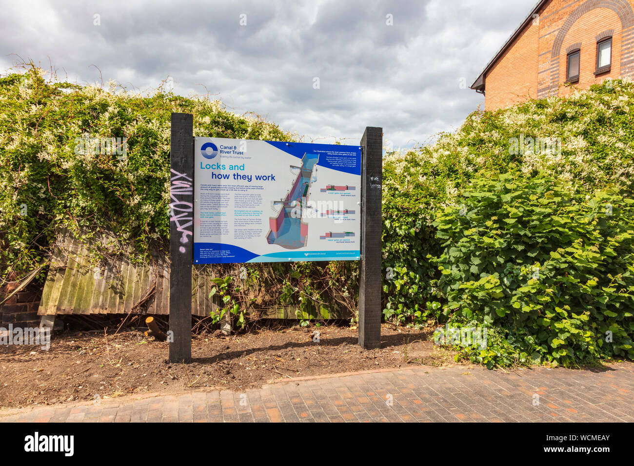 Information sign on the Birmingham and Fazeley canal by Farmers Bridge ...