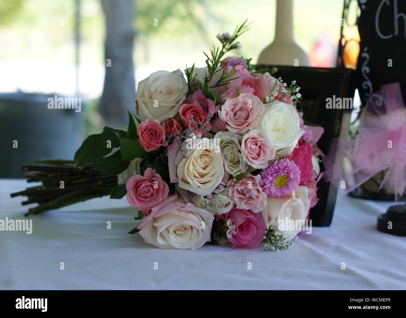 Bundle of roses hi-res stock photography and images - Alamy