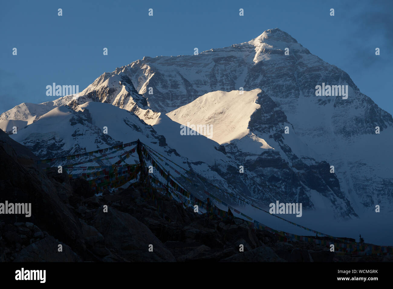 View of mount everest hi-res stock photography and images - Alamy