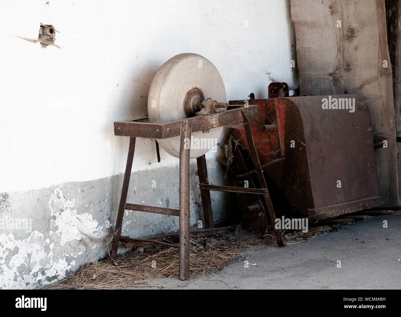 Knife grinder hi-res stock photography and images - Alamy