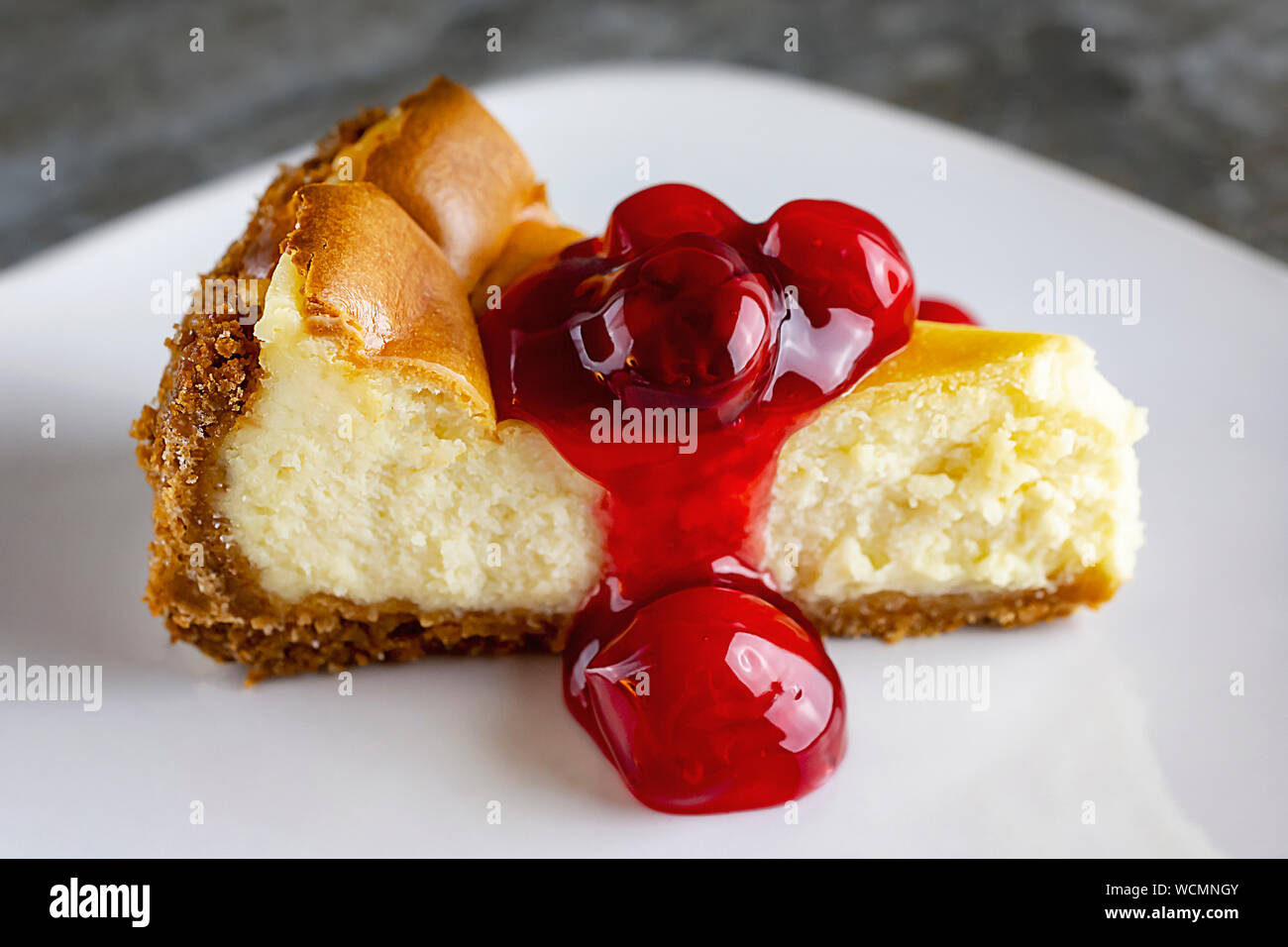 Cheesecake cherry sauce hi-res stock photography and images - Alamy