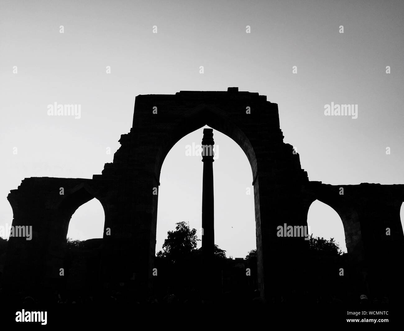Qutub minar silhouette hi-res stock photography and images - Alamy