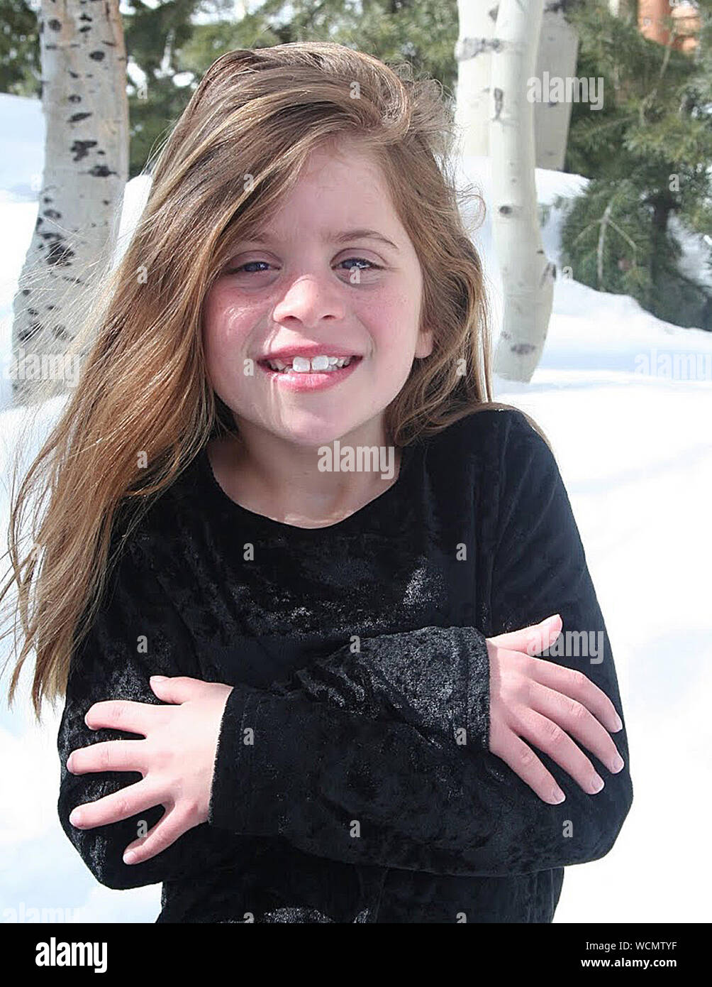 Arms crossed girls hi-res stock photography and images - Alamy