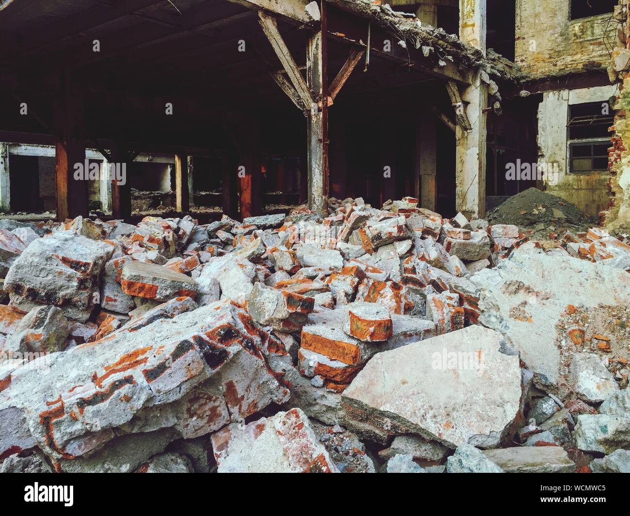 Rubble of building hi-res stock photography and images - Alamy