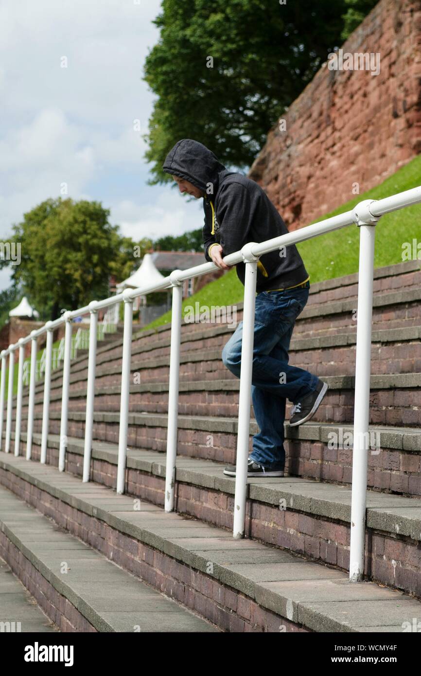 Man leaning against railing looking hi-res stock photography and images ...
