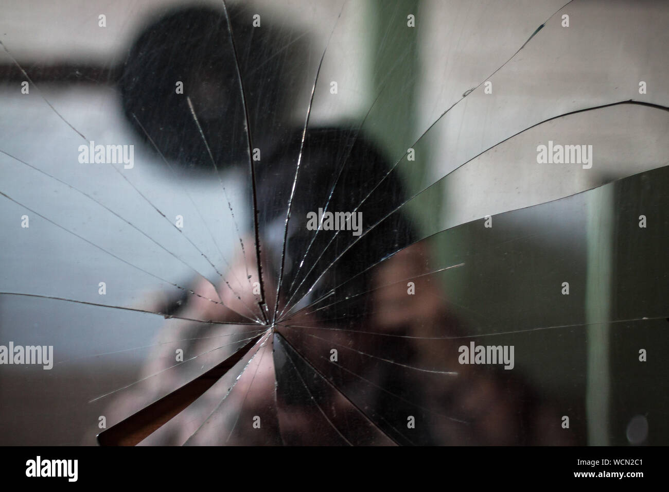 Cracked Mirror High Resolution Stock Photography and Images - Alamy