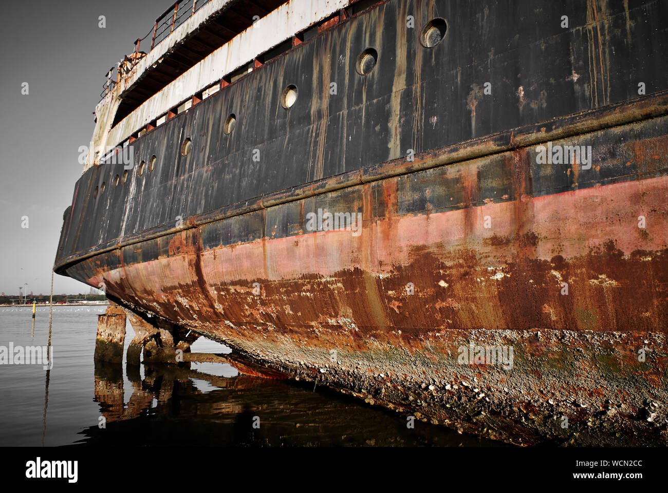 Abandoned shipping container hi-res stock photography and images - Alamy