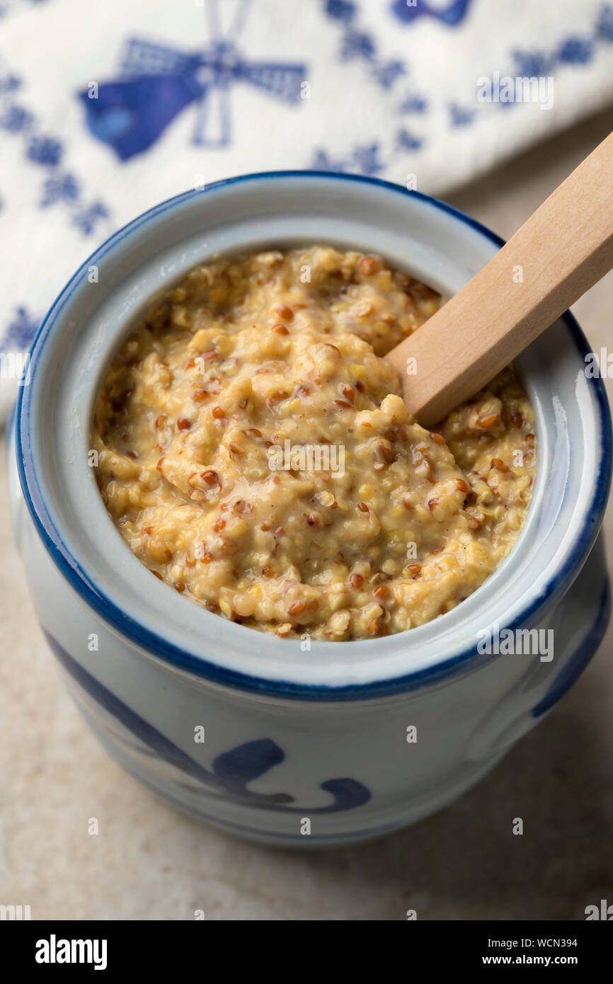 Ground herb hi-res stock photography and images - Alamy