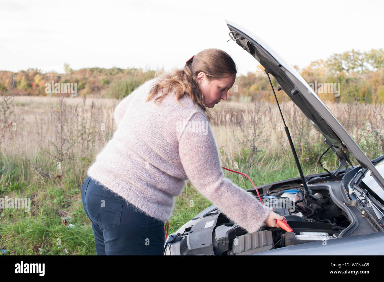 Car fixing hi-res stock photography and images - Alamy