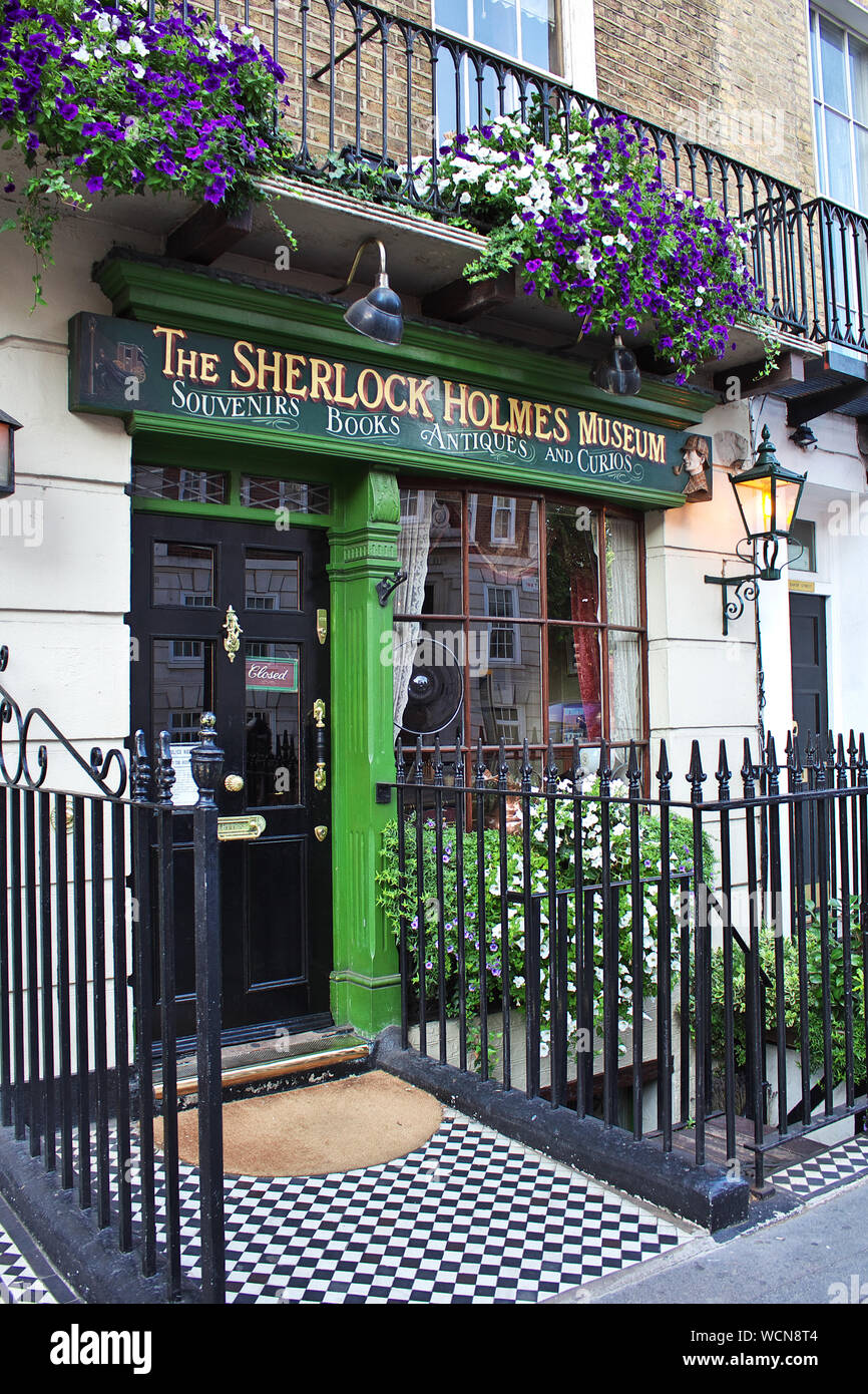 Sherlock Holmes Museum in London city, England Stock Photo - Alamy
