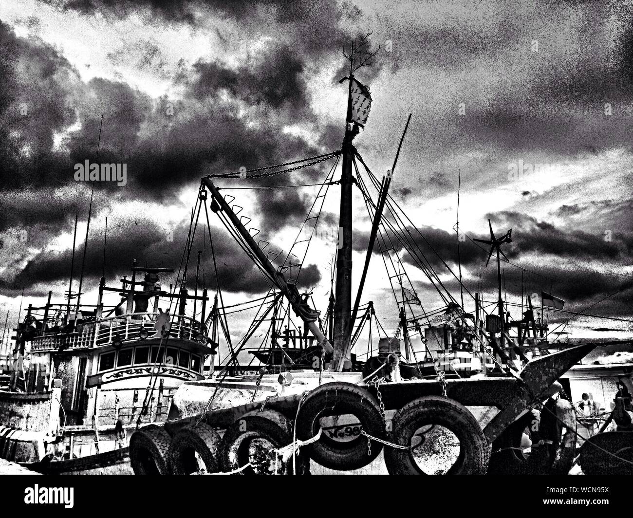 Harbor sailing ships hi-res stock photography and images - Alamy