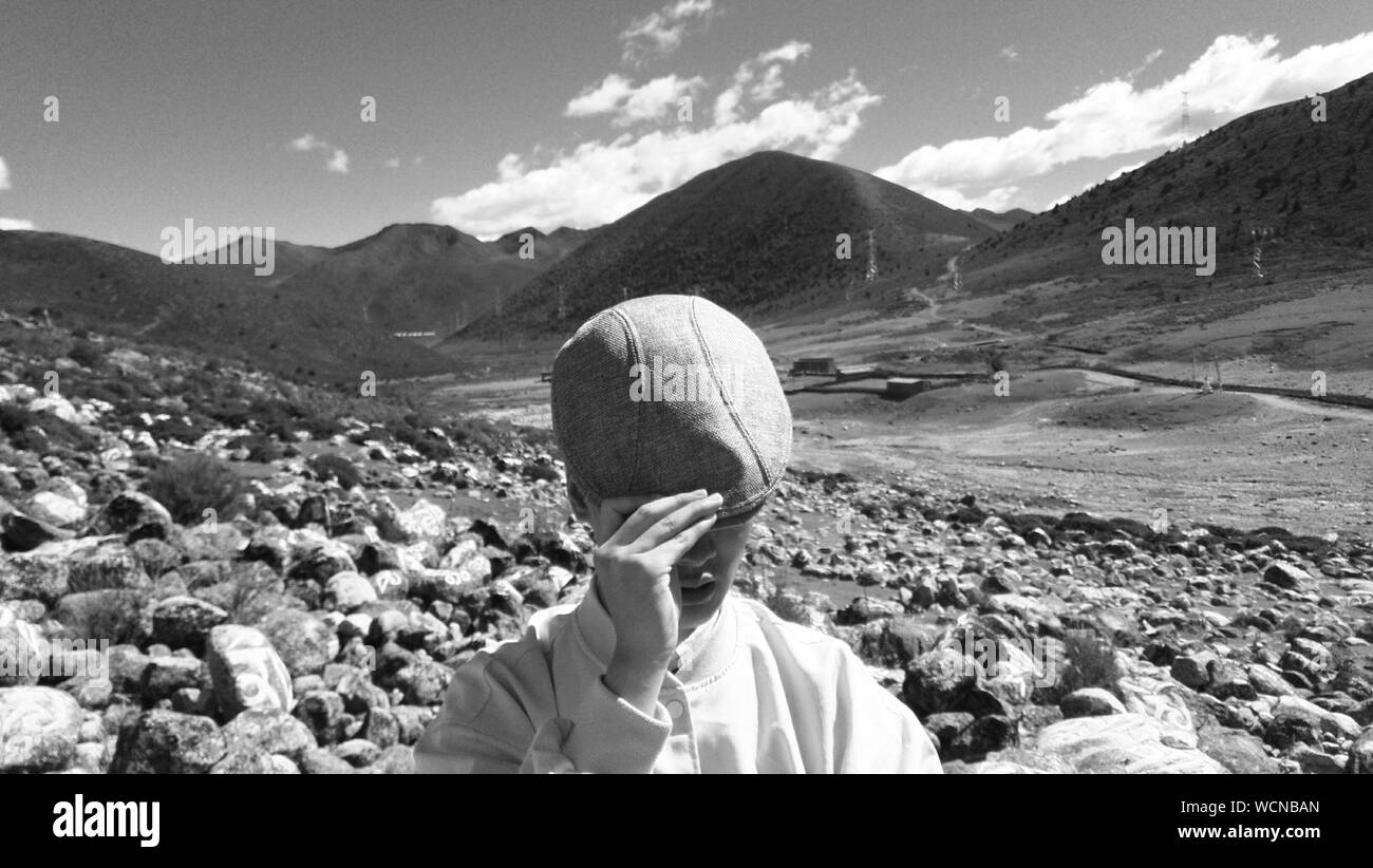 Wearing flat cap hi-res stock photography and images - Alamy